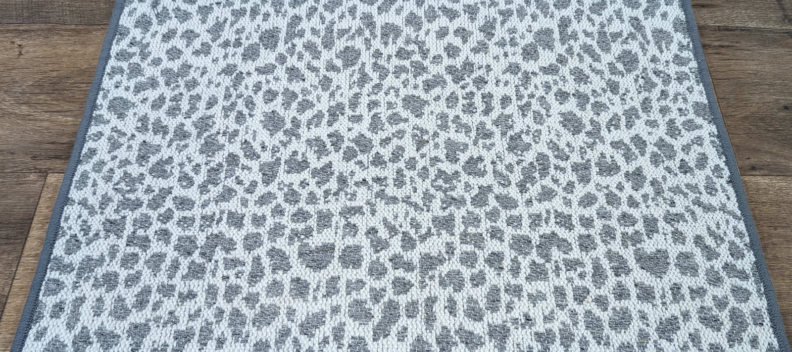 Naturals Cheetah Granite Stair Runner