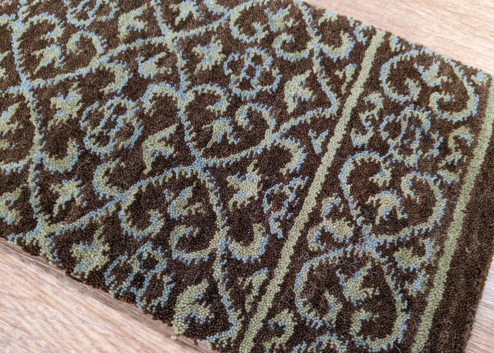 Chateau Reims RM21 Brownstone 27 and 36 Inch Stair Runner and Treads